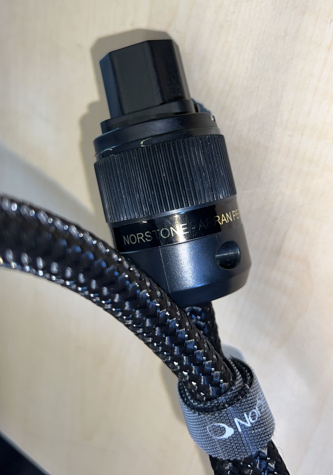 NORSTONE ARRAN PWC100 POWERCORD 1 METRO - Loja HIFICLUB